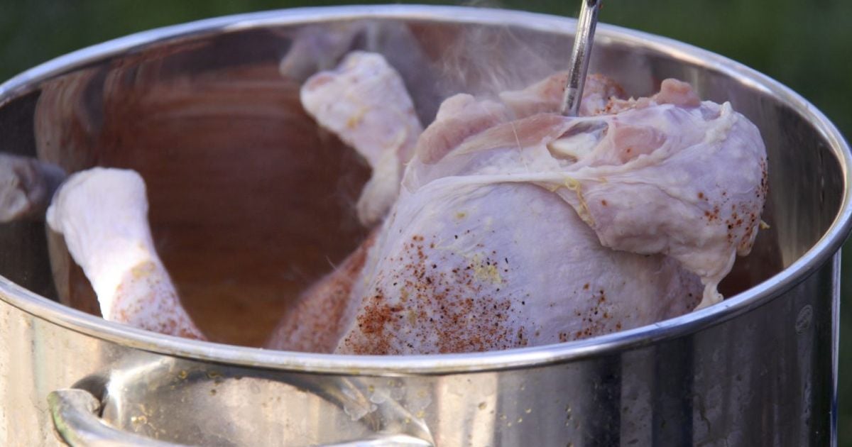 How To Fry A Turkey Without Setting Your House On Fire - Facty