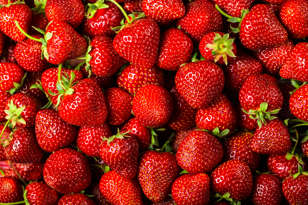 10 Healthy Reasons to Always Buy a Quart of Strawberries - Facty Health